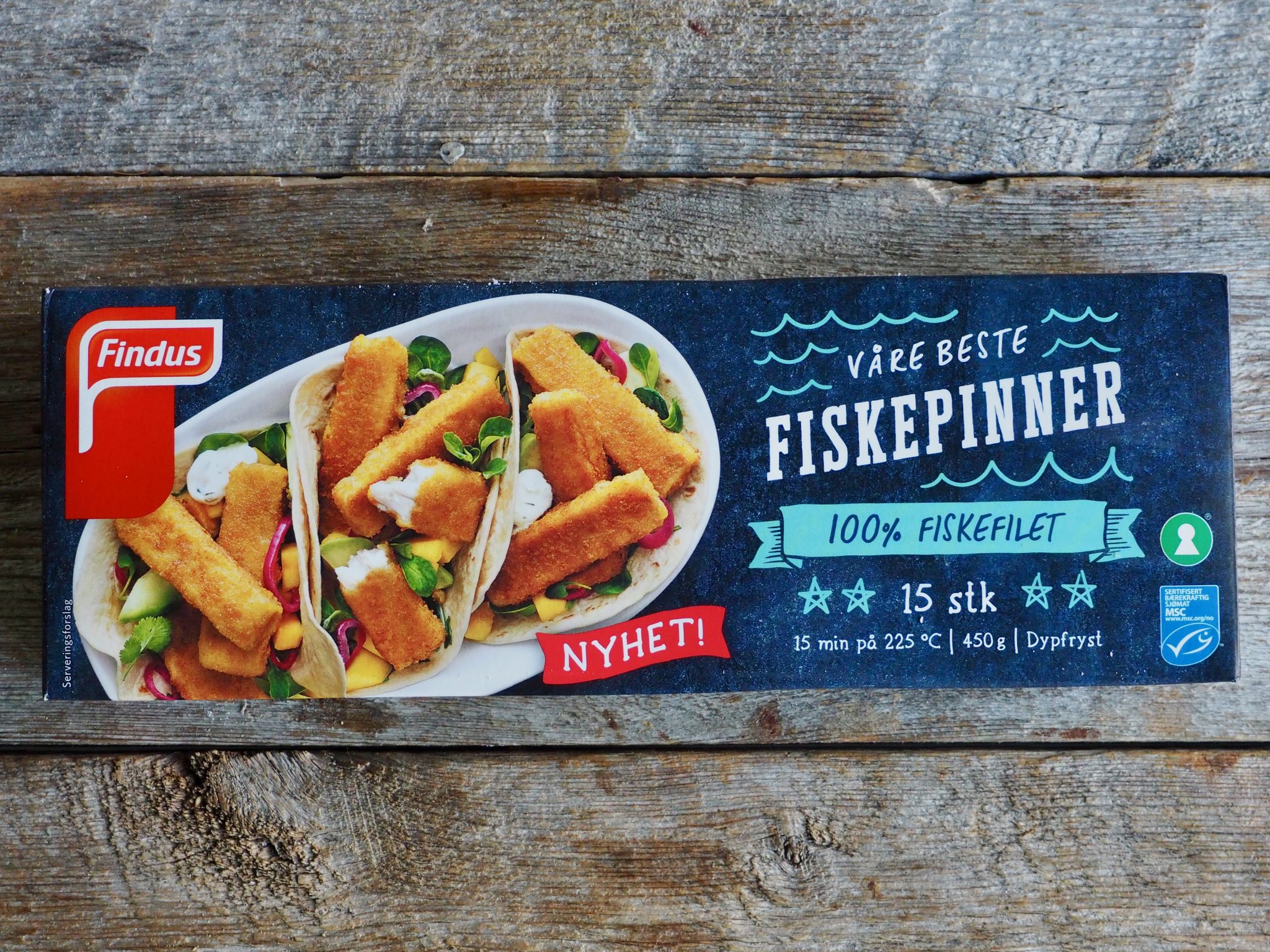 Fiskepinner med stekt ris og grønnsaker - Mat På Bordet