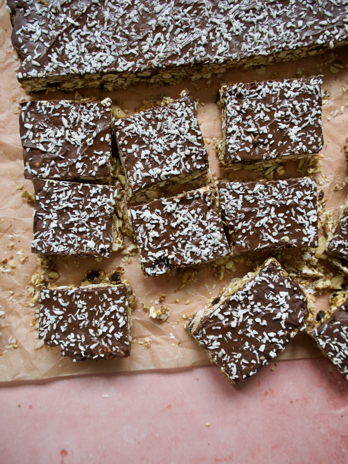 Enkle energibarer med frø, frukt, havre og sjokolade! - Mat På Bordet